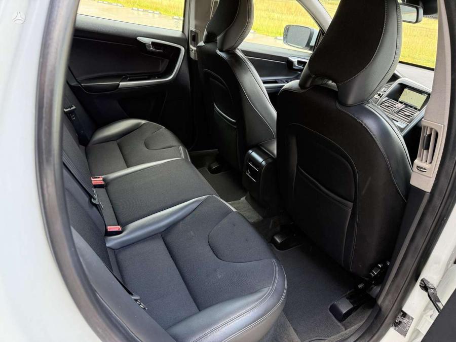 Balts Volvo XC60 2015 Šauļi, ar dzinēja tilpumu 2.40 L un nobraukumu 249 tūkst. km par 11200 €, foto 16 vietnē AUTOMOTO.COM.LV