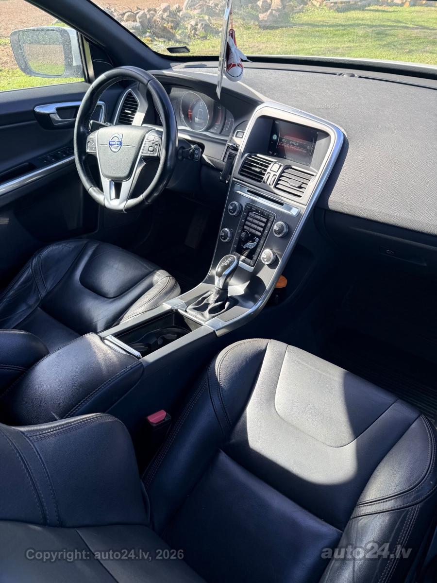Balts Volvo XC60 2015 Viljandi, ar dzinēja tilpumu 2.40 L un nobraukumu 240 tūkst. km par 14500 €, foto 9 vietnē AUTOMOTO.COM.LV