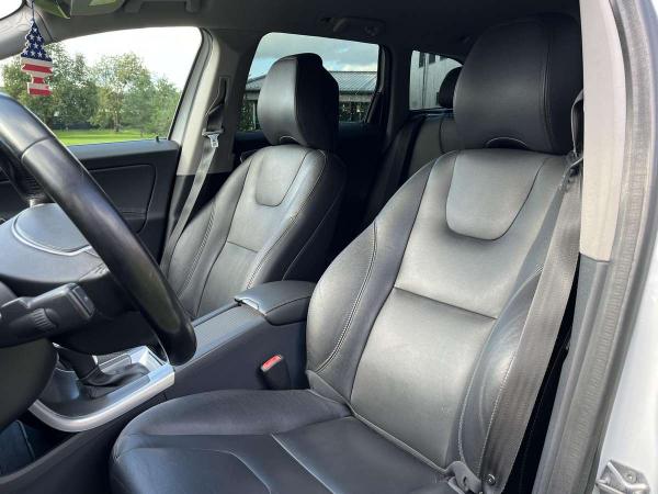 Balts Volvo XC60 2015 Tauragė, ar dzinēja tilpumu 1.97 L un nobraukumu 200 tūkst. km par 9350 €, foto 9 vietnē AUTOMOTO.COM.LV