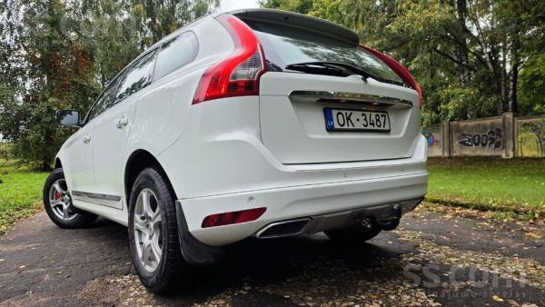 White Volvo XC60 2015 in Riga, with an engine capacity of 2.00 L and mileage of 300 thousand km for 7000 €, photo 5 on AUTOMOTO.COM.LV