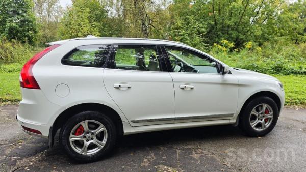 White Volvo XC60 2015 in Riga, with an engine capacity of 2.00 L and mileage of 300 thousand km for 7000 €, photo 6 on AUTOMOTO.COM.LV