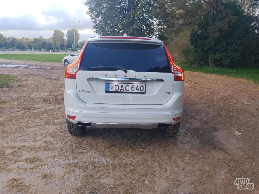 Balts Volvo XC60 2015 Kretinga, ar dzinēja tilpumu 2.00 L un nobraukumu 157 tūkst. km par 10500 €, foto 4 vietnē AUTOMOTO.COM.LV