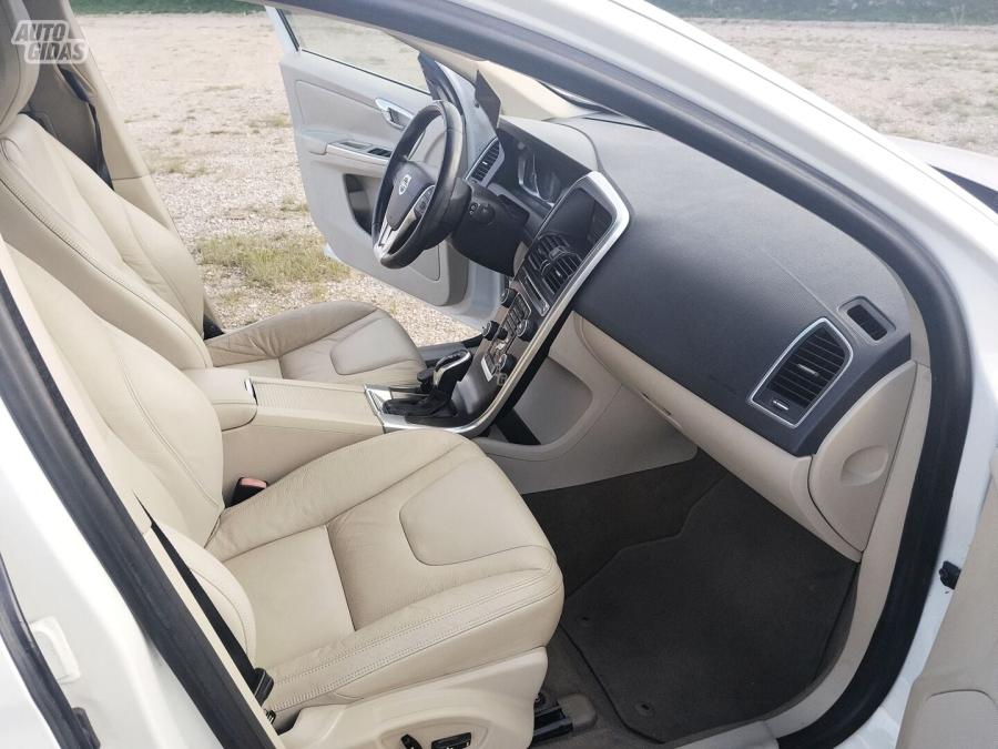 Balts Volvo XC60 2015 Kretinga, ar dzinēja tilpumu 2.00 L un nobraukumu 157 tūkst. km par 10500 €, foto 9 vietnē AUTOMOTO.COM.LV