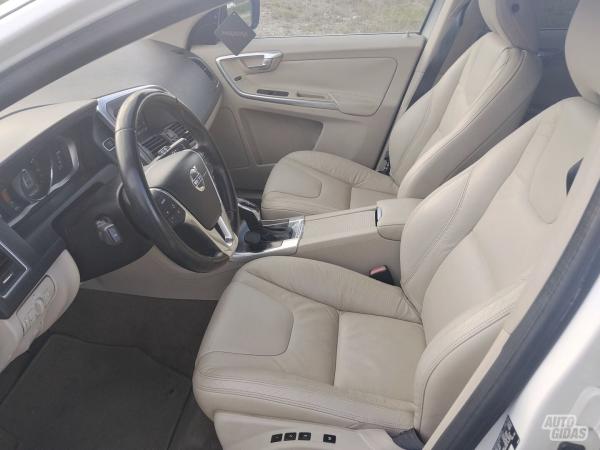 Balts Volvo XC60 2015 Kretinga, ar dzinēja tilpumu 2.00 L un nobraukumu 157 tūkst. km par 10500 €, foto 10 vietnē AUTOMOTO.COM.LV