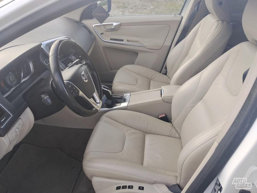 Balts Volvo XC60 2015 Kretinga, ar dzinēja tilpumu 2.00 L un nobraukumu 157 tūkst. km par 10500 €, foto 10 vietnē AUTOMOTO.COM.LV