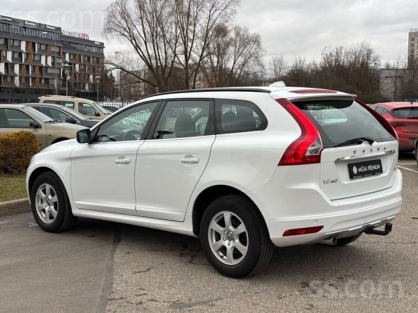 Balts Volvo XC60 2016 Rīga, ar dzinēja tilpumu 2.00 L un nobraukumu 188 tūkst. km par 12990 €, foto 4 vietnē AUTOMOTO.COM.LV