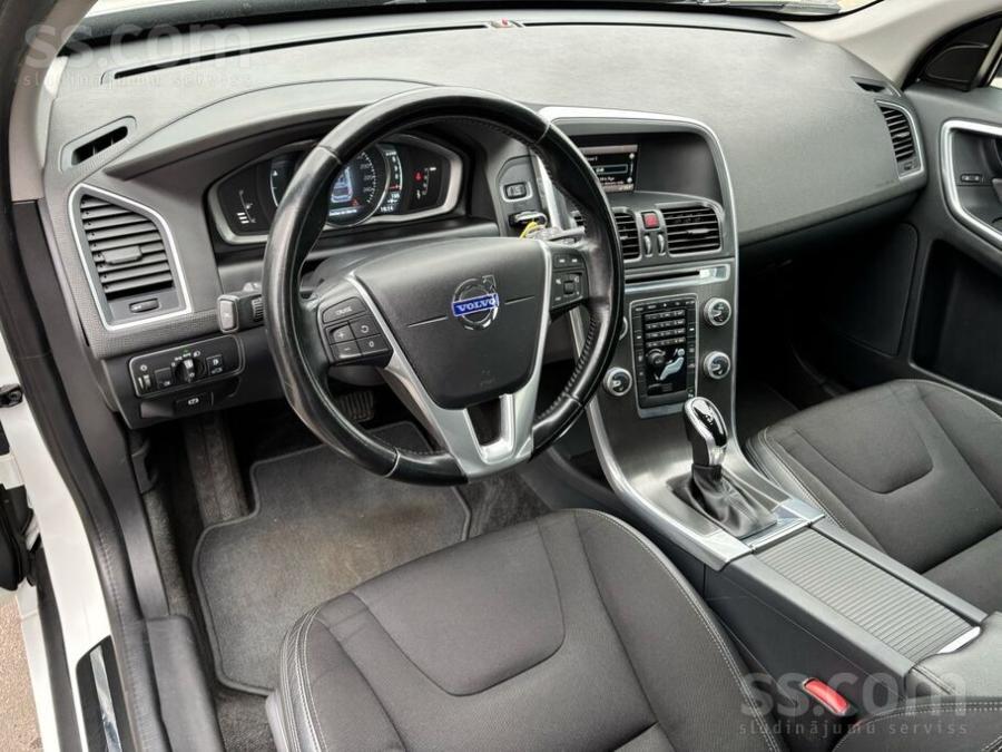 Balts Volvo XC60 2016 Rīga, ar dzinēja tilpumu 2.00 L un nobraukumu 188 tūkst. km par 12990 €, foto 8 vietnē AUTOMOTO.COM.LV