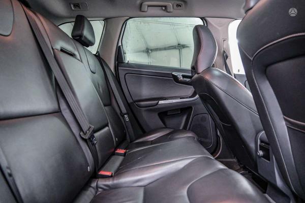 Balts Volvo XC60 2016 Kauņa, ar dzinēja tilpumu 2.00 L un nobraukumu 0 tūkst. km par 13990 €, foto 11 vietnē AUTOMOTO.COM.LV