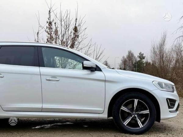 White Volvo XC60 2016 in Siauliai, with an engine capacity of 1.98 L and mileage of 272 thousand km for 12450 €, photo 10 on AUTOMOTO.COM.LV