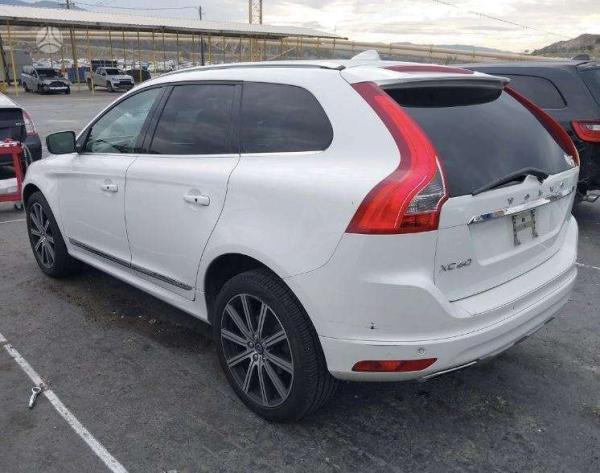 White Volvo XC60 2016 in Vilnius, with an engine capacity of 1.97 L and mileage of 168 thousand km for 9330 €, photo 3 on AUTOMOTO.COM.LV