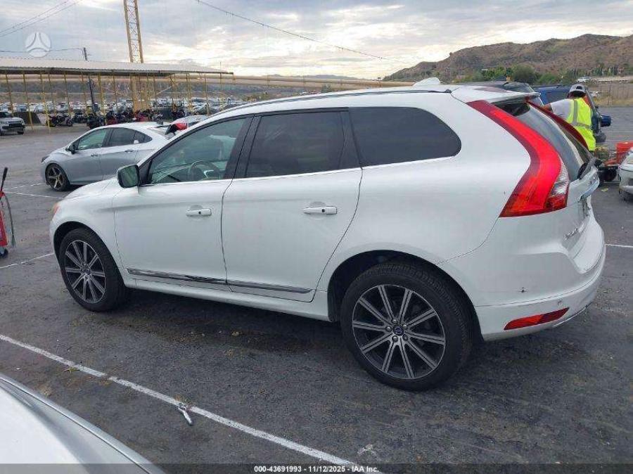 White Volvo XC60 2016 in Vilnius, with an engine capacity of 1.97 L and mileage of 168 thousand km for 9330 €, photo 4 on AUTOMOTO.COM.LV