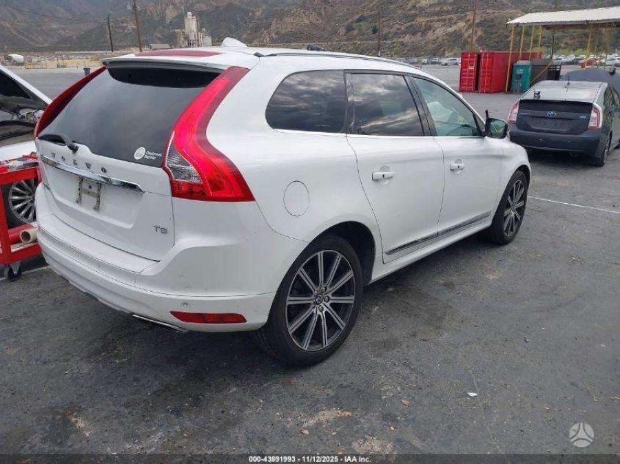 White Volvo XC60 2016 in Vilnius, with an engine capacity of 1.97 L and mileage of 168 thousand km for 9330 €, photo 6 on AUTOMOTO.COM.LV