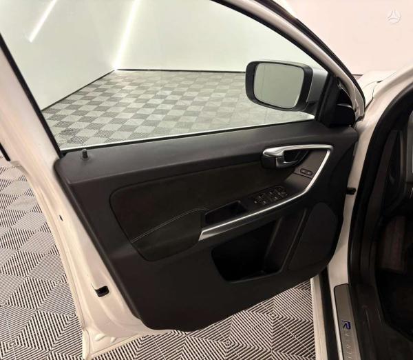 Balts Volvo XC60 2016 Marijampole, ar dzinēja tilpumu 1.97 L un nobraukumu 300 tūkst. km par 12750 €, foto 11 vietnē AUTOMOTO.COM.LV