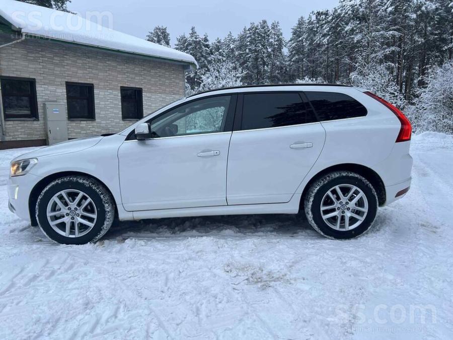 White Volvo XC60 2016 in Daugavpils, with an engine capacity of 2.00 L and mileage of 258 thousand km for 13450 €, photo 5 on AUTOMOTO.COM.LV