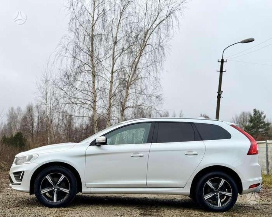 White Volvo XC60 2016 in Siauliai, with an engine capacity of 1.98 L and mileage of 272 thousand km for 12450 €, photo 13 on AUTOMOTO.COM.LV