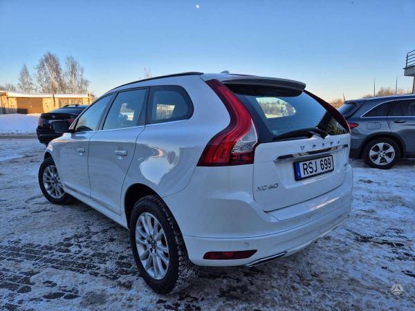 Balts Volvo XC60 2016 Utena, ar dzinēja tilpumu 2.40 L un nobraukumu 300 tūkst. km par 12990 €, foto 3 vietnē AUTOMOTO.COM.LV