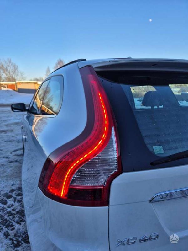 Balts Volvo XC60 2016 Utena, ar dzinēja tilpumu 2.40 L un nobraukumu 300 tūkst. km par 12990 €, foto 8 vietnē AUTOMOTO.COM.LV