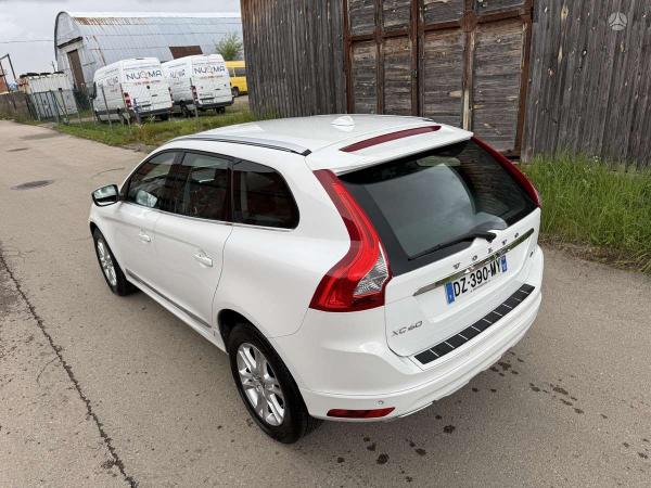 White Volvo XC60 2016 in Alytus, with an engine capacity of 1.97 L and mileage of 209 thousand km for 11900 €, photo 4 on AUTOMOTO.COM.LV