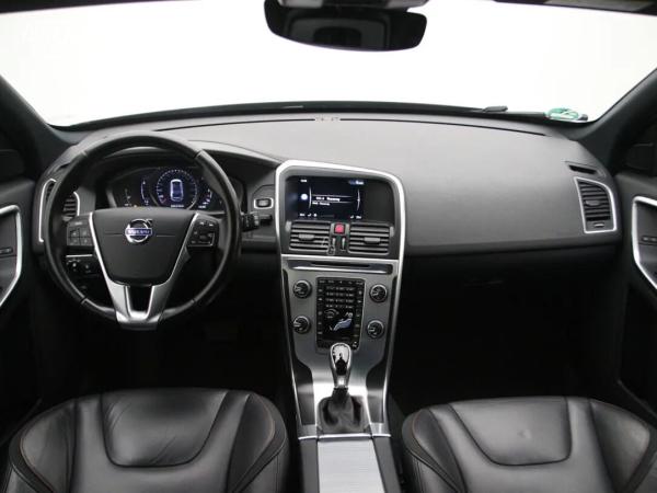 White Volvo XC60 2016 in Vilnius, with an engine capacity of 2.00 L and mileage of 217 thousand km for 15599 €, photo 2 on AUTOMOTO.COM.LV