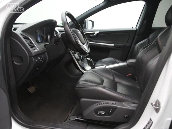 White Volvo XC60 2016 in Vilnius, with an engine capacity of 2.00 L and mileage of 217 thousand km for 15599 €, photo 4 on AUTOMOTO.COM.LV