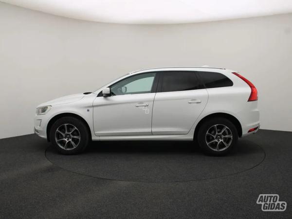 White Volvo XC60 2016 in Vilnius, with an engine capacity of 2.00 L and mileage of 217 thousand km for 15599 €, photo 6 on AUTOMOTO.COM.LV