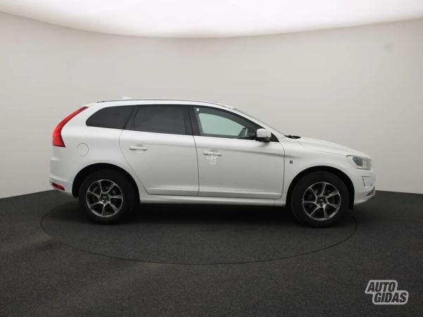 White Volvo XC60 2016 in Vilnius, with an engine capacity of 2.00 L and mileage of 217 thousand km for 15599 €, photo 9 on AUTOMOTO.COM.LV