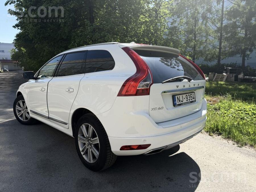 White Volvo XC60 2016 in Riga, with an engine capacity of 2.00 L and mileage of 268 thousand km for 12750 €, photo 3 on AUTOMOTO.COM.LV