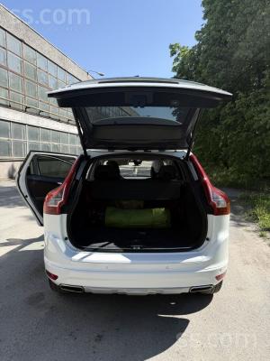 White Volvo XC60 2016 in Riga, with an engine capacity of 2.00 L and mileage of 268 thousand km for 12750 €, photo 6 on AUTOMOTO.COM.LV