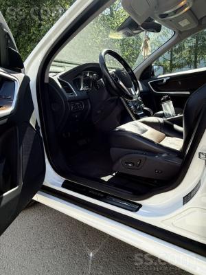 White Volvo XC60 2016 in Riga, with an engine capacity of 2.00 L and mileage of 268 thousand km for 12750 €, photo 7 on AUTOMOTO.COM.LV