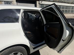 White Volvo XC60 2016 in Riga, with an engine capacity of 2.00 L and mileage of 268 thousand km for 12750 €, photo 10 on AUTOMOTO.COM.LV