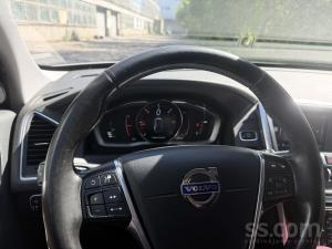 White Volvo XC60 2016 in Riga, with an engine capacity of 2.00 L and mileage of 268 thousand km for 12750 €, photo 11 on AUTOMOTO.COM.LV