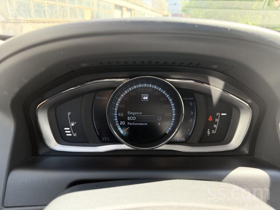 White Volvo XC60 2016 in Riga, with an engine capacity of 2.00 L and mileage of 268 thousand km for 12750 €, photo 14 on AUTOMOTO.COM.LV