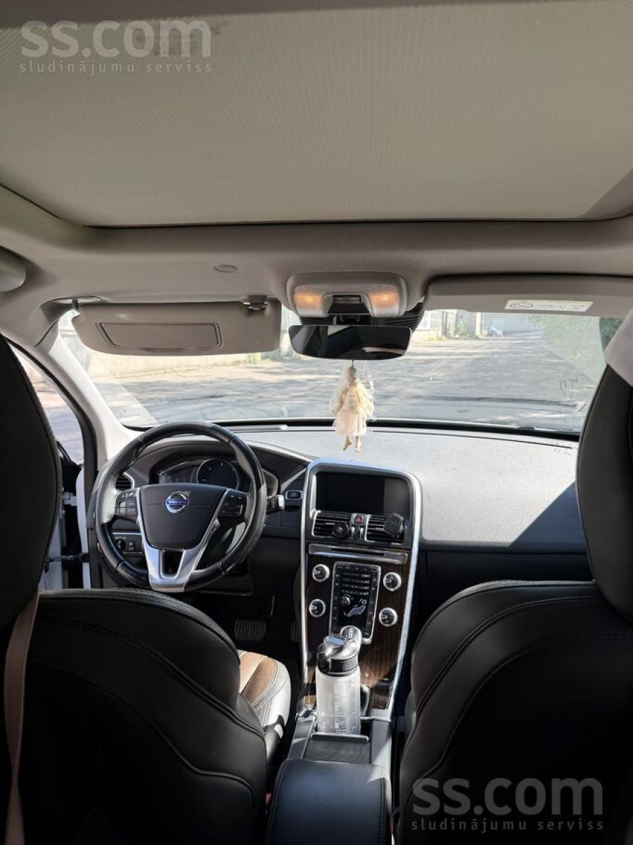 White Volvo XC60 2016 in Riga, with an engine capacity of 2.00 L and mileage of 268 thousand km for 12750 €, photo 15 on AUTOMOTO.COM.LV