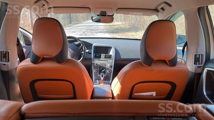 Balts Volvo XC60 2016 Rīga, ar dzinēja tilpumu 2.00 L un nobraukumu 203 tūkst. km par 14550 €, foto 4 vietnē AUTOMOTO.COM.LV