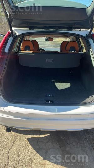 Balts Volvo XC60 2016 Rīga, ar dzinēja tilpumu 2.00 L un nobraukumu 203 tūkst. km par 14550 €, foto 6 vietnē AUTOMOTO.COM.LV