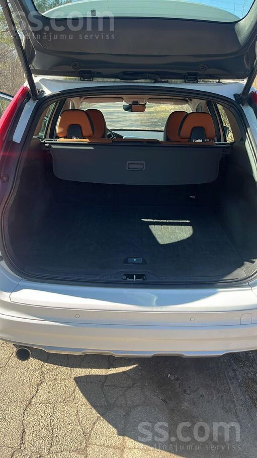 Balts Volvo XC60 2016 Rīga, ar dzinēja tilpumu 2.00 L un nobraukumu 203 tūkst. km par 14550 €, foto 6 vietnē AUTOMOTO.COM.LV