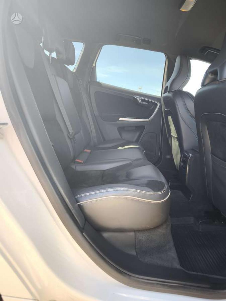 Balts Volvo XC60 2016 Viļņa, ar dzinēja tilpumu 2.40 L un nobraukumu 269 tūkst. km par 14850 €, foto 9 vietnē AUTOMOTO.COM.LV