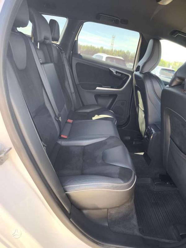 Balts Volvo XC60 2016 Viļņa, ar dzinēja tilpumu 2.40 L un nobraukumu 269 tūkst. km par 14850 €, foto 9 vietnē AUTOMOTO.COM.LV