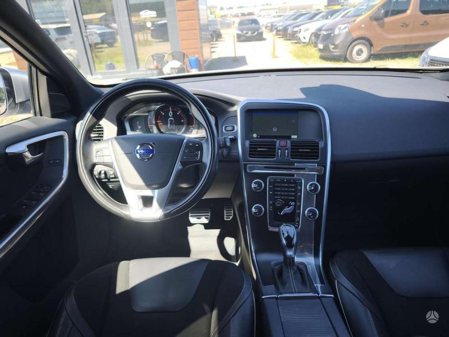 Balts Volvo XC60 2016 Viļņa, ar dzinēja tilpumu 2.40 L un nobraukumu 269 tūkst. km par 14850 €, foto 14 vietnē AUTOMOTO.COM.LV