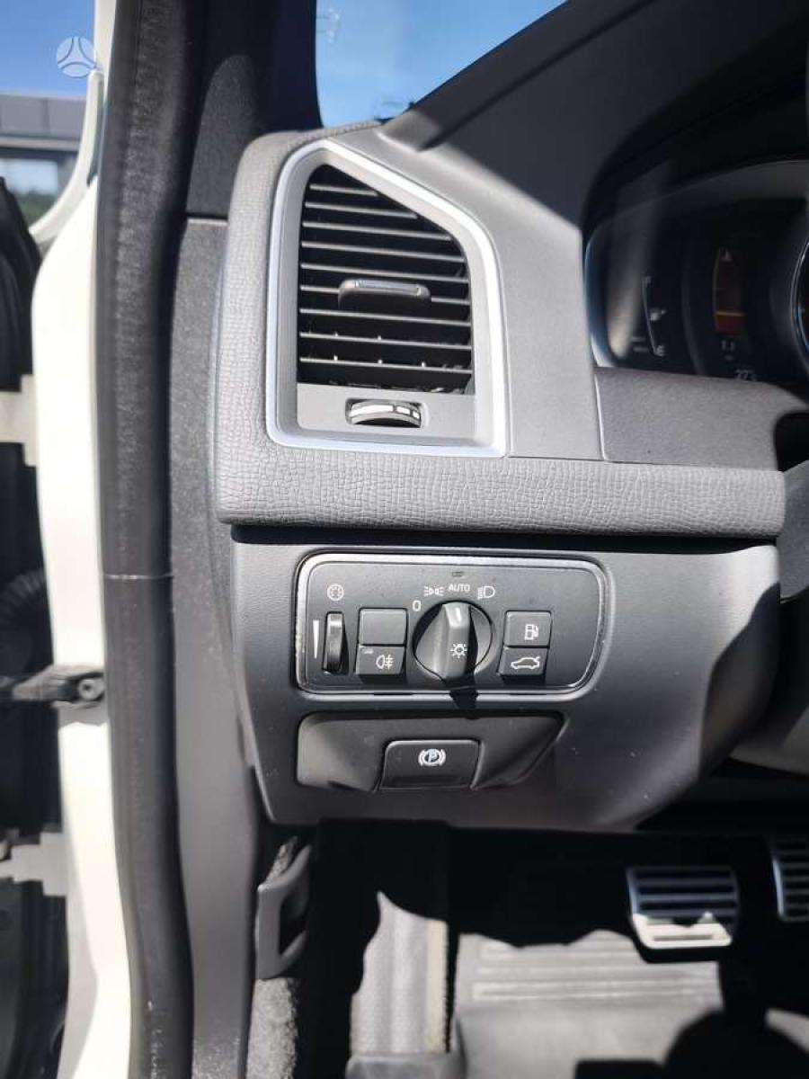Balts Volvo XC60 2016 Viļņa, ar dzinēja tilpumu 2.40 L un nobraukumu 269 tūkst. km par 14850 €, foto 17 vietnē AUTOMOTO.COM.LV