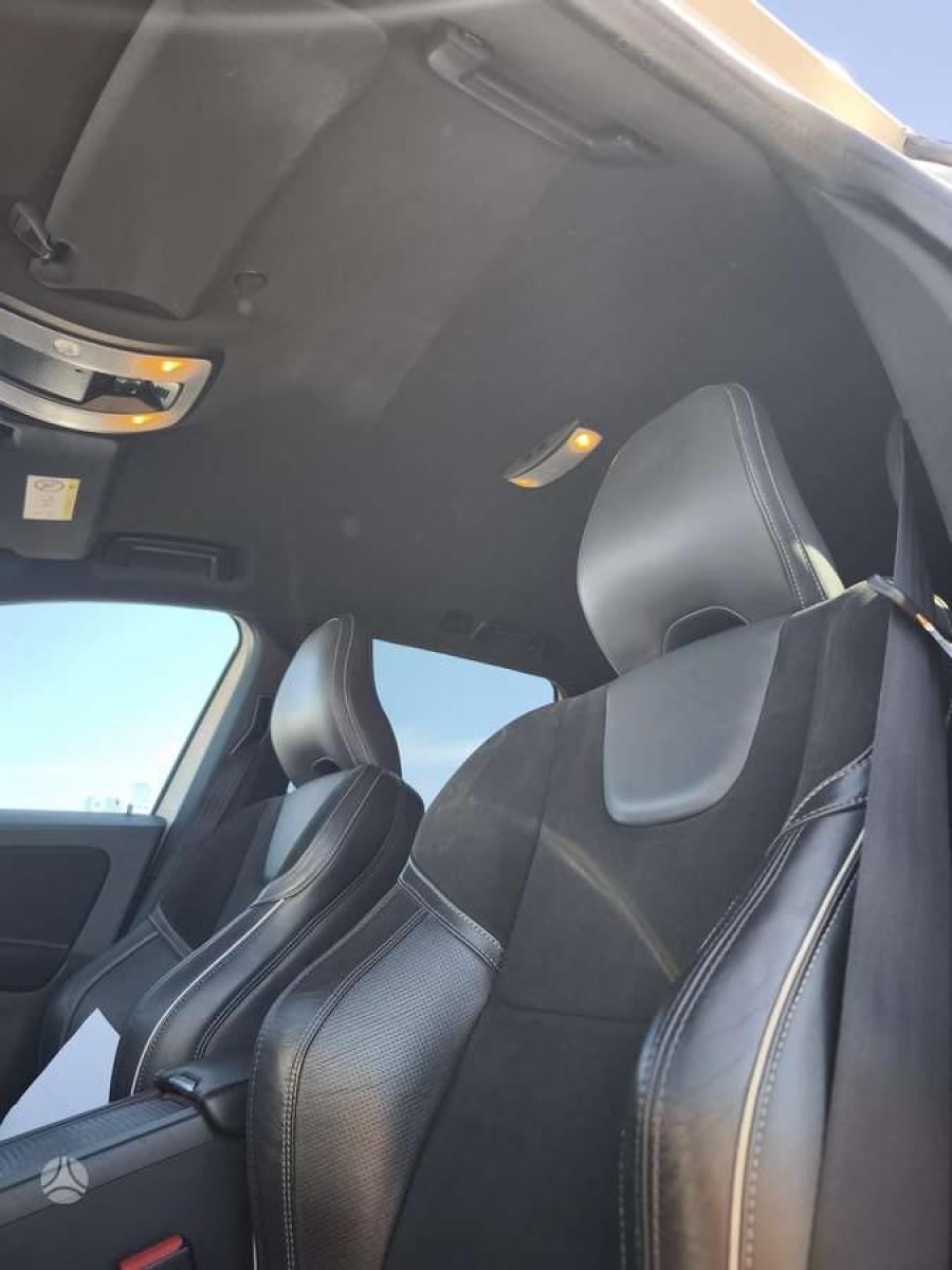 Balts Volvo XC60 2016 Viļņa, ar dzinēja tilpumu 2.40 L un nobraukumu 269 tūkst. km par 14850 €, foto 18 vietnē AUTOMOTO.COM.LV