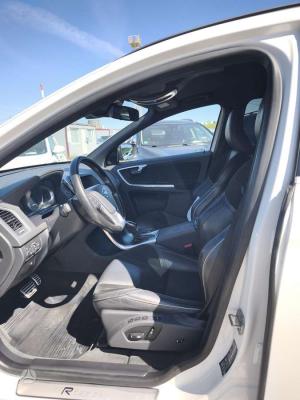 Balts Volvo XC60 2016 Viļņa, ar dzinēja tilpumu 2.40 L un nobraukumu 269 tūkst. km par 14850 €, foto 20 vietnē AUTOMOTO.COM.LV