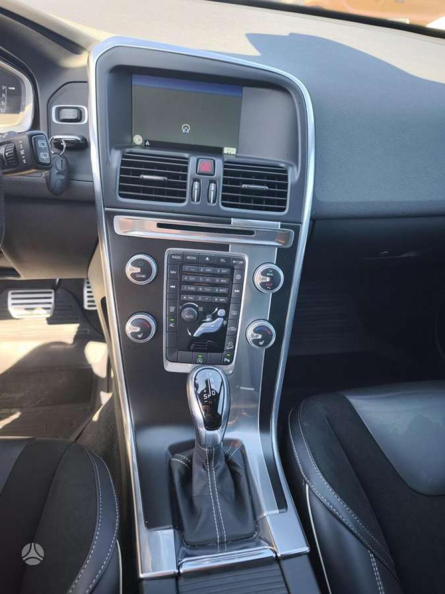 Balts Volvo XC60 2016 Viļņa, ar dzinēja tilpumu 2.40 L un nobraukumu 269 tūkst. km par 14850 €, foto 23 vietnē AUTOMOTO.COM.LV