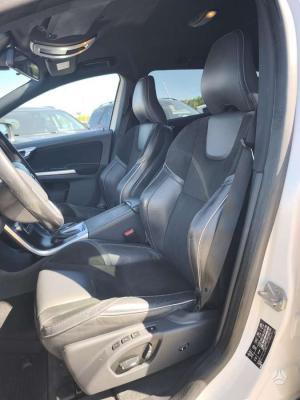 Balts Volvo XC60 2016 Viļņa, ar dzinēja tilpumu 2.40 L un nobraukumu 269 tūkst. km par 14850 €, foto 24 vietnē AUTOMOTO.COM.LV
