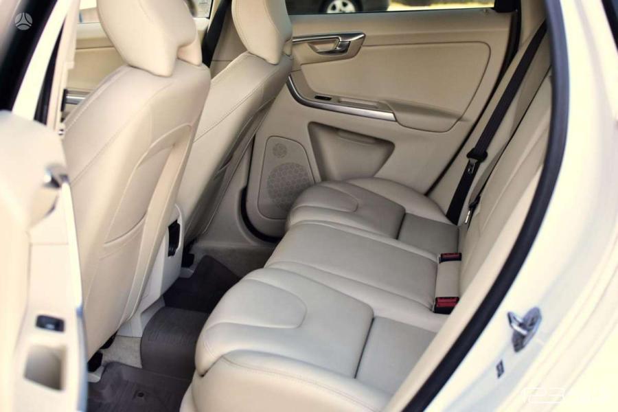 Balts Volvo XC60 2016 Kretinga, ar dzinēja tilpumu 2.00 L un nobraukumu 210 tūkst. km par 12999 €, foto 17 vietnē AUTOMOTO.COM.LV