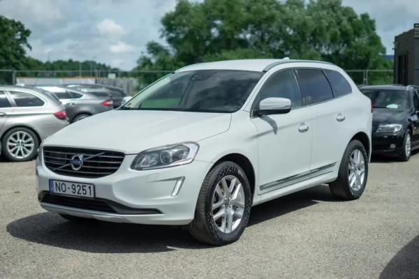 Balts Volvo XC60 2016 Liepāja, ar dzinēja tilpumu 2.40 L un nobraukumu 267 tūkst. km par 15800 €, foto 1 vietnē AUTOMOTO.COM.LV