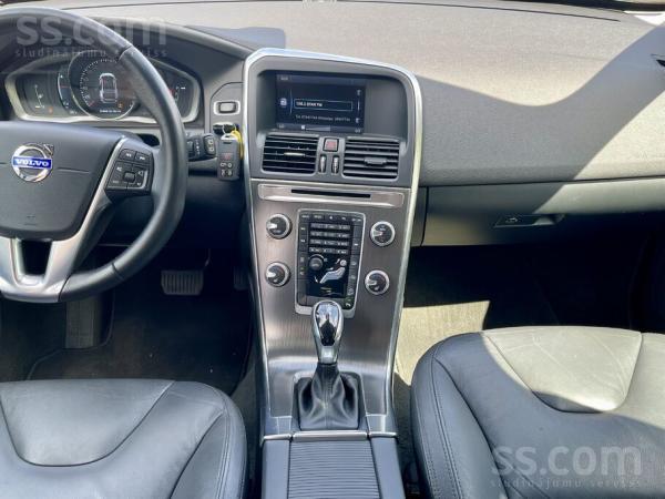 Balts Volvo XC60 2016 Rīga, ar dzinēja tilpumu 2.00 L un nobraukumu 0 tūkst. km par 16900 €, foto 5 vietnē AUTOMOTO.COM.LV