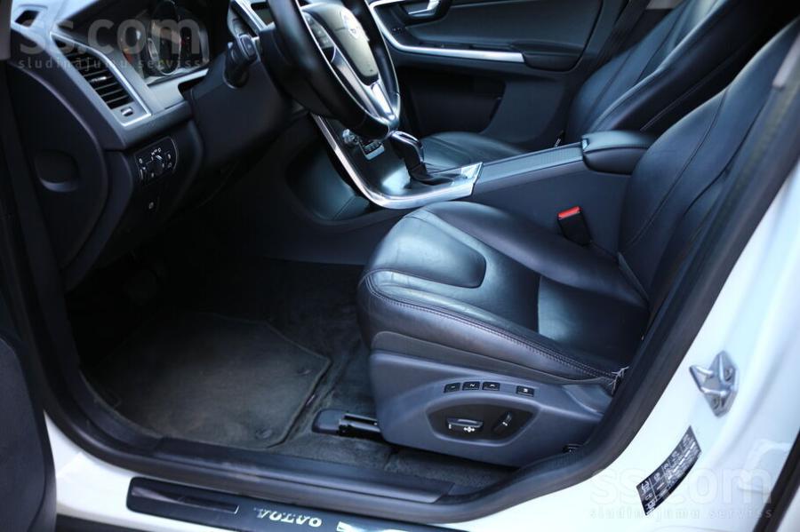 Balts Volvo XC60 2016 Rīga, ar dzinēja tilpumu 2.40 L un nobraukumu 260 tūkst. km par 15990 €, foto 12 vietnē AUTOMOTO.COM.LV