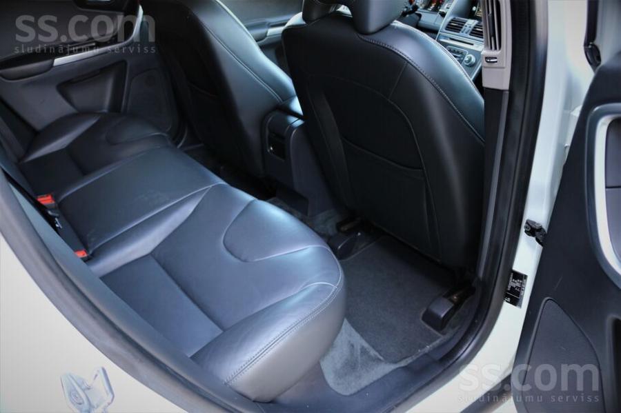 Balts Volvo XC60 2016 Rīga, ar dzinēja tilpumu 2.40 L un nobraukumu 260 tūkst. km par 15990 €, foto 15 vietnē AUTOMOTO.COM.LV