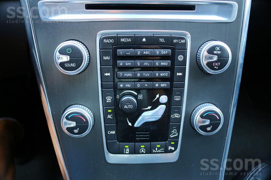 Balts Volvo XC60 2016 Rīga, ar dzinēja tilpumu 2.40 L un nobraukumu 260 tūkst. km par 15990 €, foto 16 vietnē AUTOMOTO.COM.LV